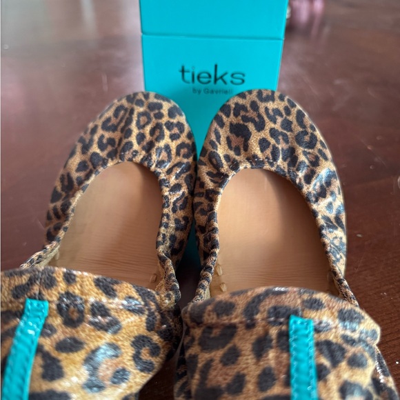 Tieks | Shoes | Tieks Leopard Pattern Flats With Turquoise Trim | Poshmark